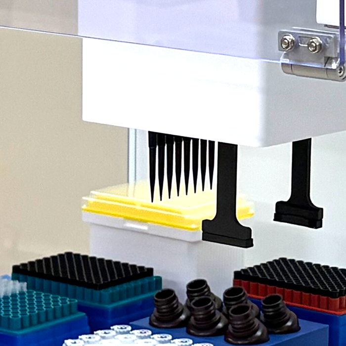 AssayMate Workstation, 8-channel pipetting and gripper